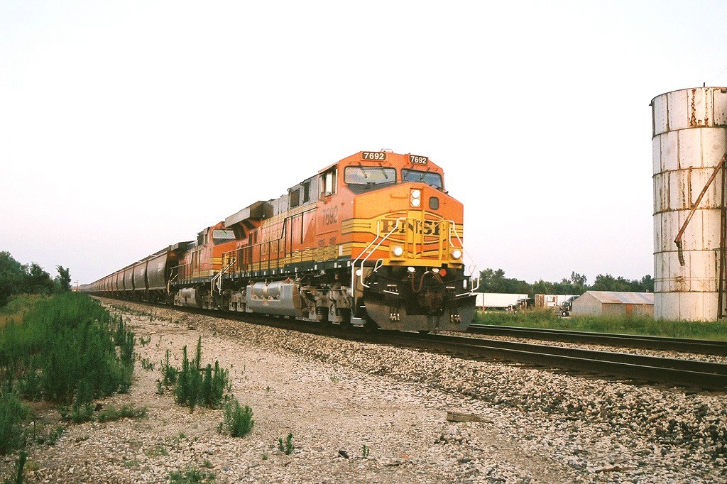 BNSF 7692 westbound